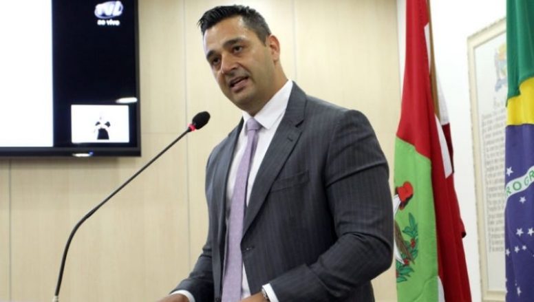 Alexandre Matias se manifesta sobre saída da secretaria de Educação ...