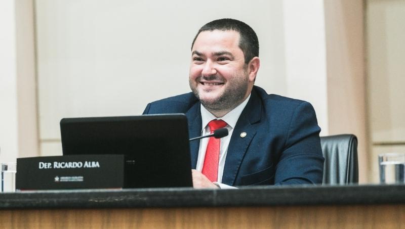 Alba lança pré-candidatura a deputado federal com a presença de Gean ...