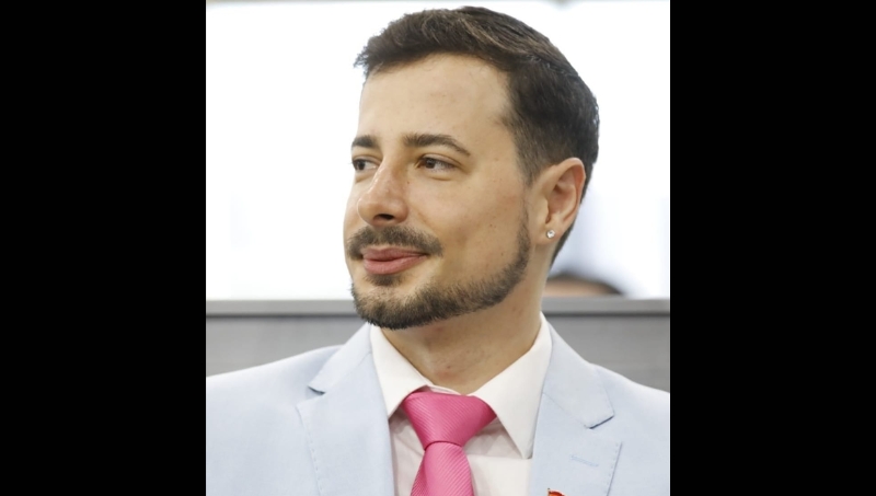 Um "clone" é diplomado entre os eleitos de Blumenau - Informe Blumenau