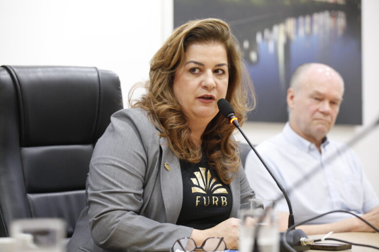 Reitora da FURB ocupa Tribuna Livre da Câmara de Blumenau nesta quinta ...