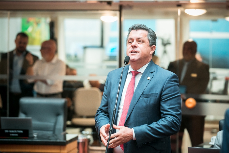 Deputado Ivan Naatz anuncia ações sobre cartórios e Celesc no início do ...